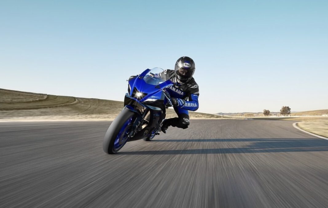 2022 Yamaha R7 Supersport Motorcycle - Autozcraze
